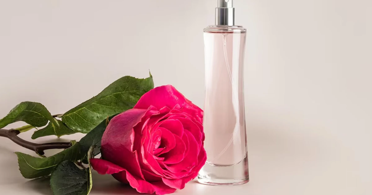 How To Make Natural Rose Perfume At Home (5 Easy Methods)